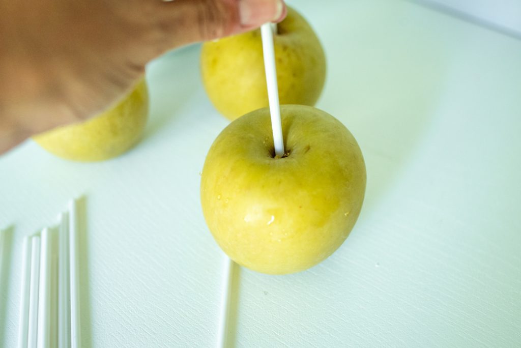 Easy Homemade Candy Apples - The Rockstar Mommy