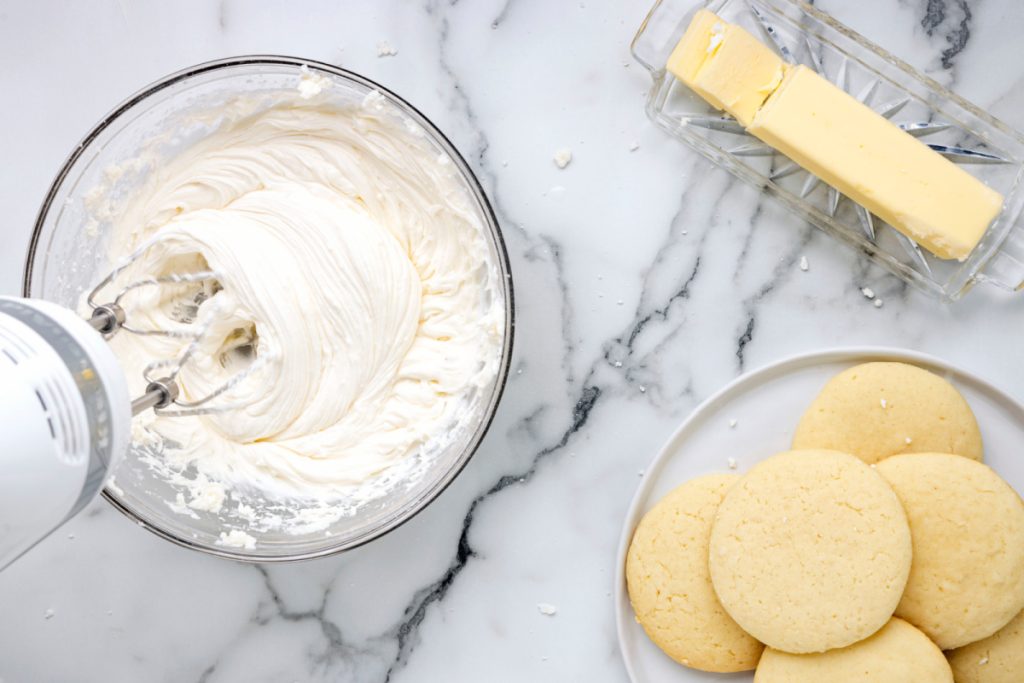 Easy St. Patrick's Day Lofthouse Cookies - The Rockstar Mommy