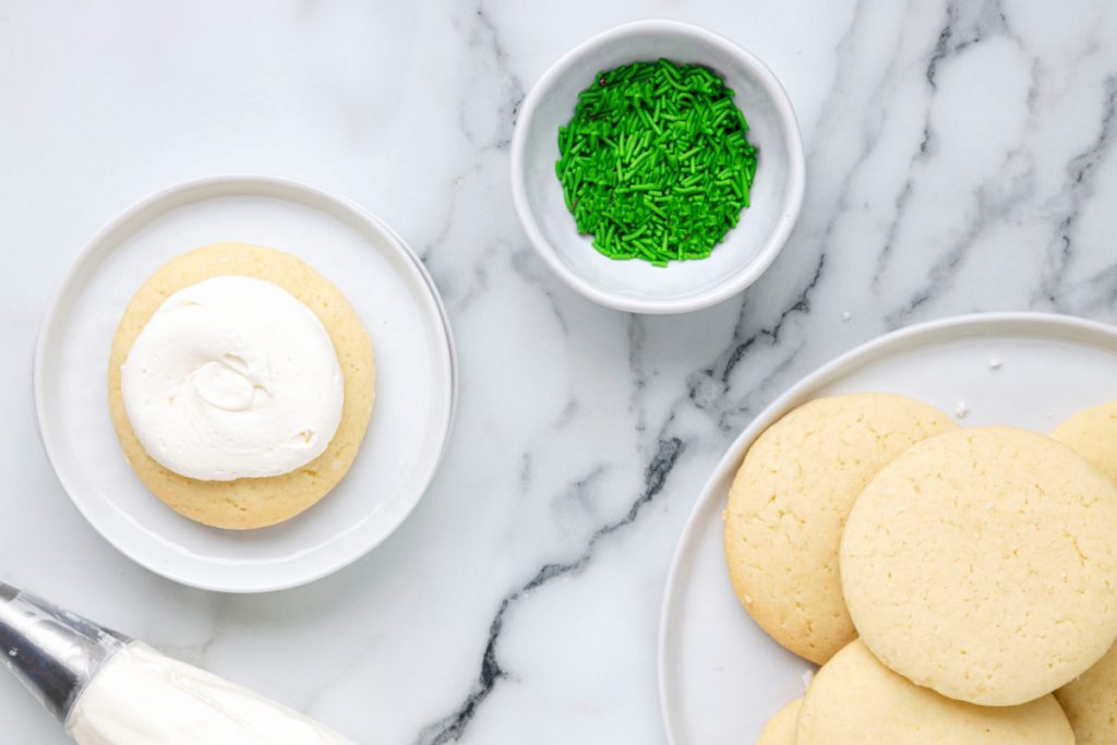 Easy St. Patrick's Day Lofthouse Cookies - The Rockstar Mommy